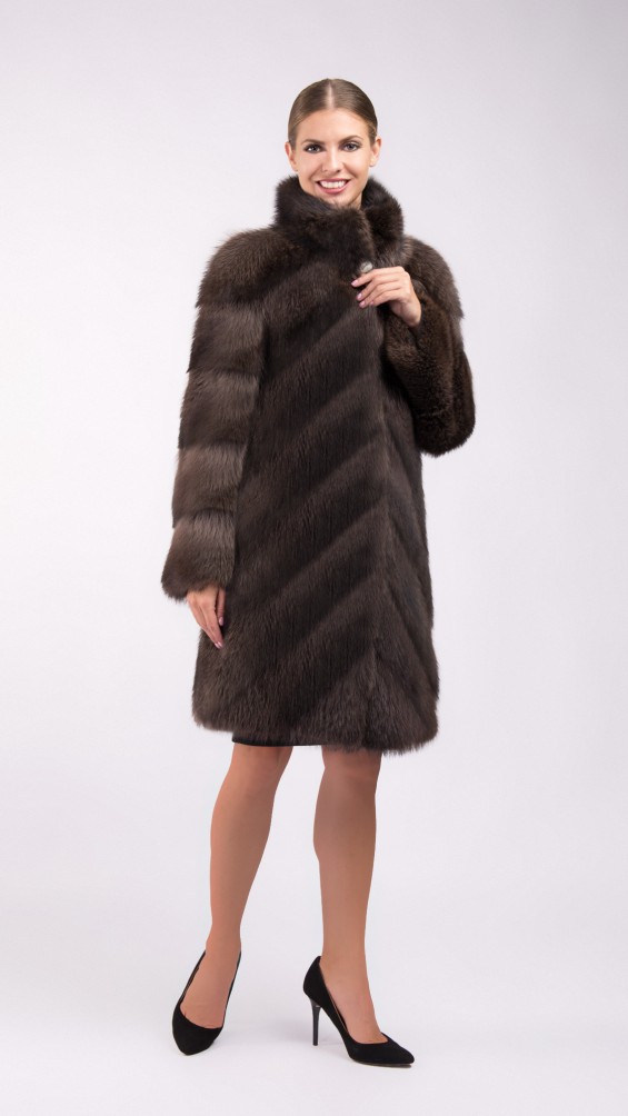 Шубы из енота | Купить енотовую шубу в Москве от фабрики ELENA FURS